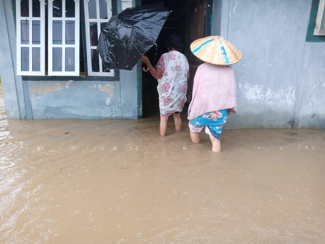 Breaking News: Banjir Rendam Puluhan Rumah di Balantak Selatan - Topik ...